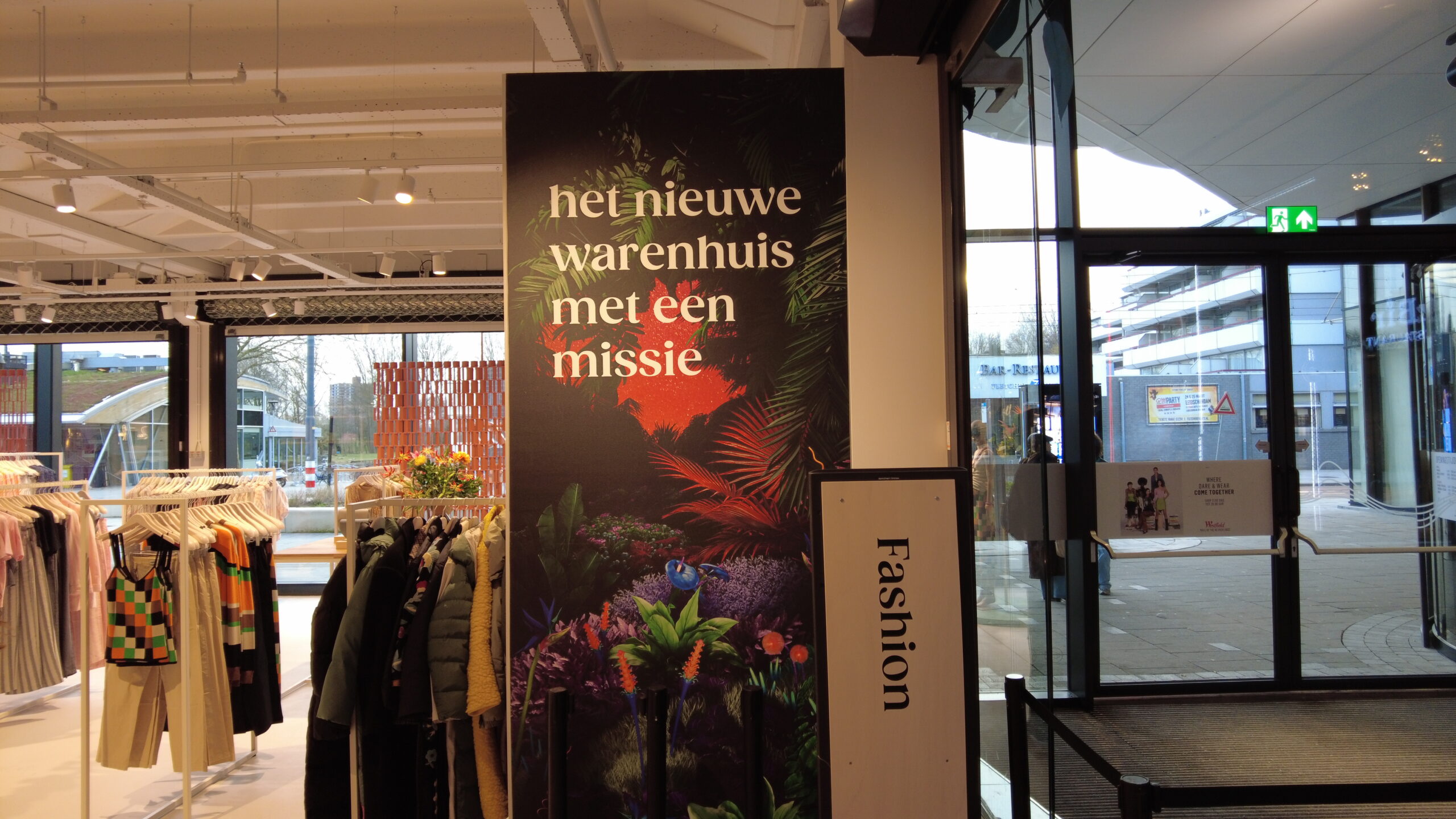 TOMO een nieuwe kledingwinkel met een nieuw concept - Retailwereld